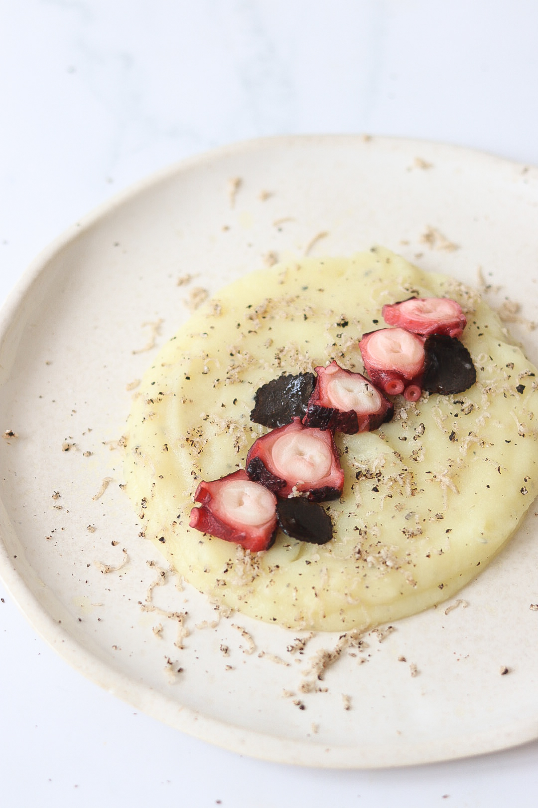 Pulpo a la trufa con patatas » Manjares de la Tierra